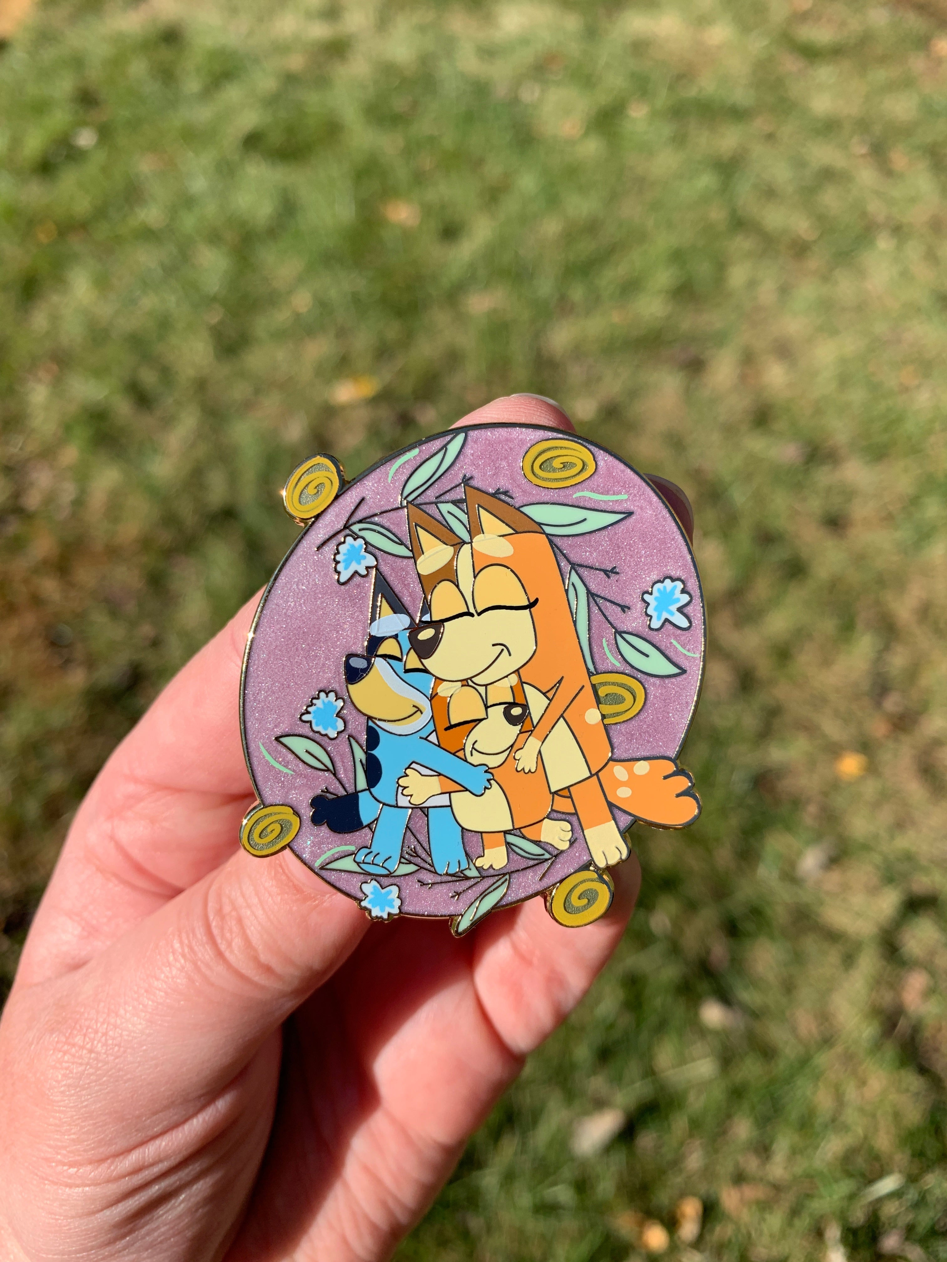 Bluey Hug – Double Dots Pins